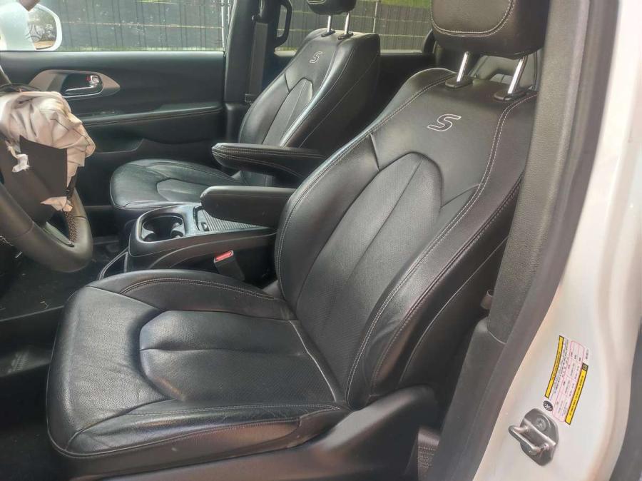 Balts Chrysler Pacifica 2022 Kauņa, ar dzinēja tilpumu 3.60 L un nobraukumu 72 tūkst. km par 12400 €, foto 12 vietnē AUTOMOTO.COM.LV