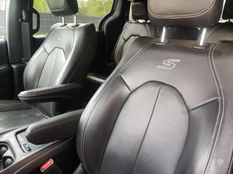 Balts Chrysler Pacifica 2022 Kauņa, ar dzinēja tilpumu 3.60 L un nobraukumu 72 tūkst. km par 12400 €, foto 15 vietnē AUTOMOTO.COM.LV