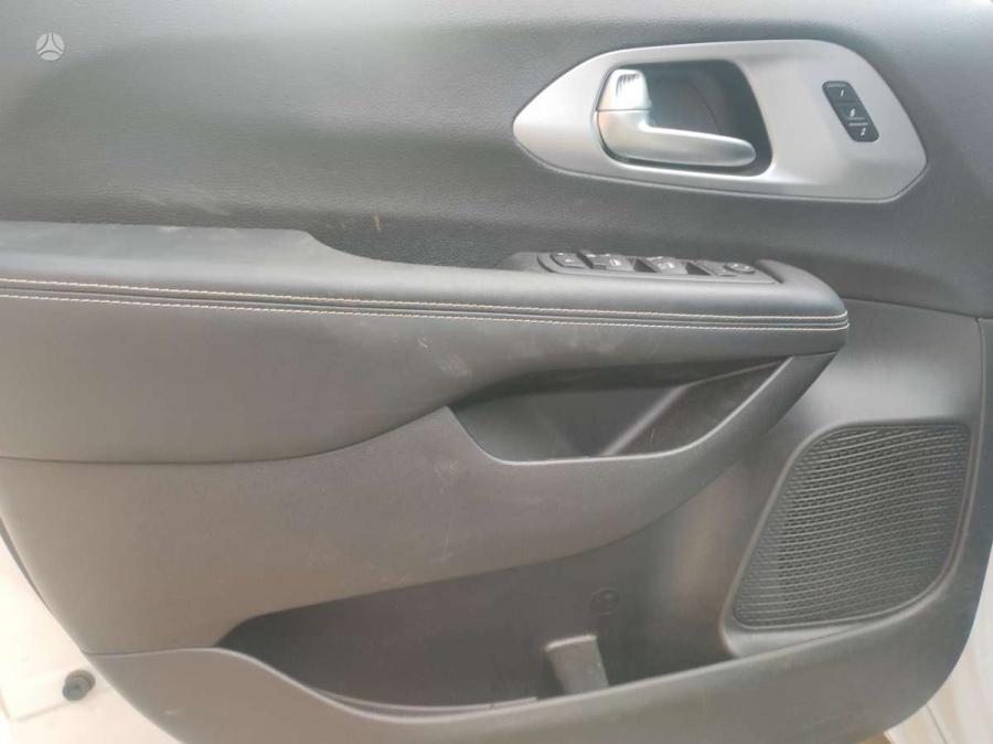 Balts Chrysler Pacifica 2022 Kauņa, ar dzinēja tilpumu 3.60 L un nobraukumu 72 tūkst. km par 12400 €, foto 16 vietnē AUTOMOTO.COM.LV