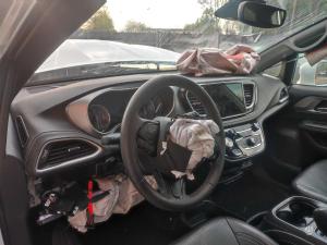 Balts Chrysler Pacifica 2022 Kauņa, ar dzinēja tilpumu 3.60 L un nobraukumu 72 tūkst. km par 12400 €, foto 19 vietnē AUTOMOTO.COM.LV