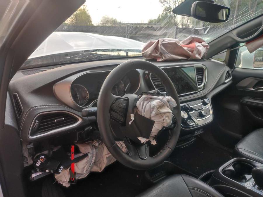 Balts Chrysler Pacifica 2022 Kauņa, ar dzinēja tilpumu 3.60 L un nobraukumu 72 tūkst. km par 12400 €, foto 19 vietnē AUTOMOTO.COM.LV