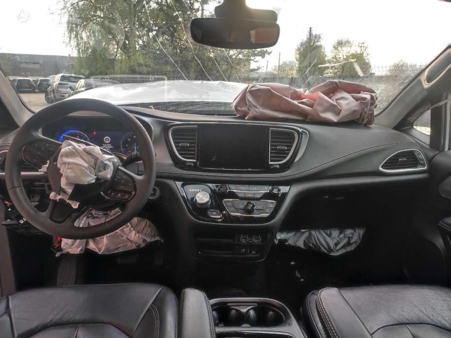 Balts Chrysler Pacifica 2022 Kauņa, ar dzinēja tilpumu 3.60 L un nobraukumu 72 tūkst. km par 12400 €, foto 21 vietnē AUTOMOTO.COM.LV