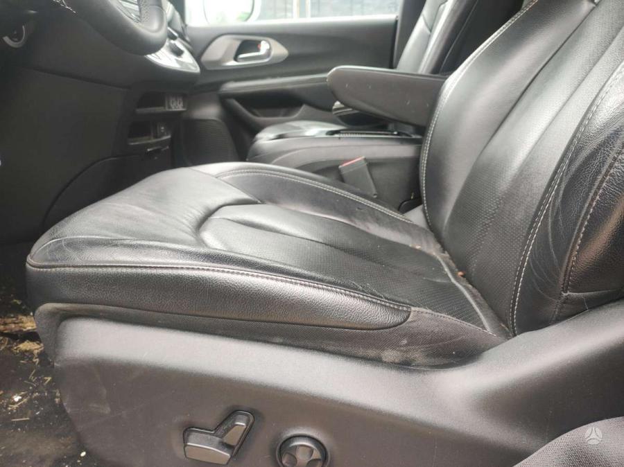 Balts Chrysler Pacifica 2022 Kauņa, ar dzinēja tilpumu 3.60 L un nobraukumu 72 tūkst. km par 12400 €, foto 30 vietnē AUTOMOTO.COM.LV