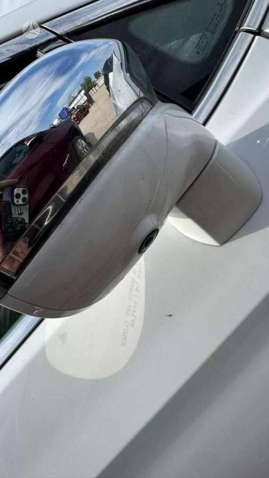 White Chrysler Pacifica 2022 in Ukmerge, with an engine capacity of 3.61 L and mileage of 149 thousand km for 8999 €, photo 10 on AUTOMOTO.COM.LV