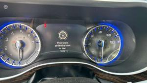 White Chrysler Pacifica 2022 in Ukmerge, with an engine capacity of 3.61 L and mileage of 149 thousand km for 8999 €, photo 13 on AUTOMOTO.COM.LV