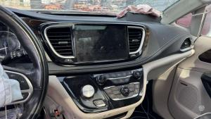 White Chrysler Pacifica 2022 in Ukmerge, with an engine capacity of 3.61 L and mileage of 149 thousand km for 8999 €, photo 14 on AUTOMOTO.COM.LV