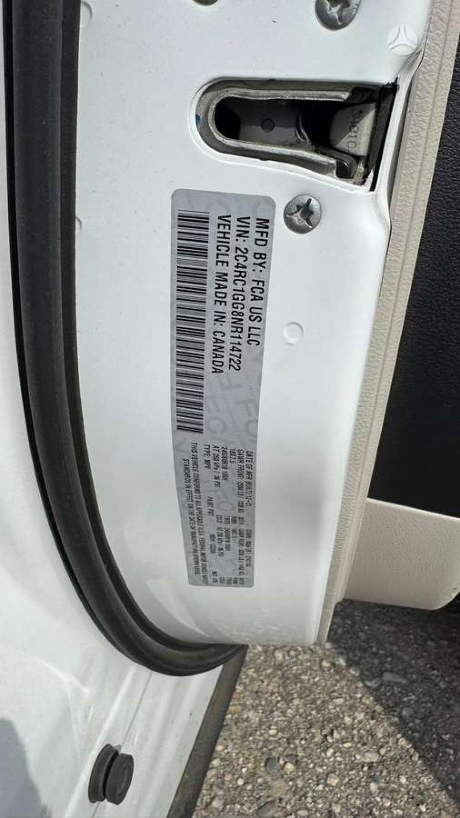 White Chrysler Pacifica 2022 in Ukmerge, with an engine capacity of 3.61 L and mileage of 149 thousand km for 8999 €, photo 18 on AUTOMOTO.COM.LV