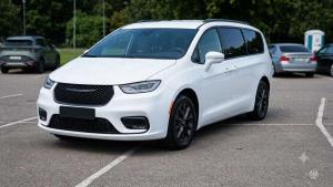 White Chrysler Pacifica 2022 in Klaipeda, with an engine capacity of 3.61 L and mileage of 184 thousand km for 18700 €, photo  on AUTOMOTO.COM.LV