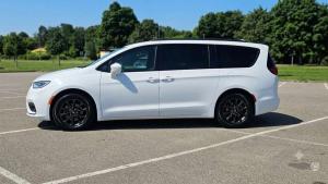 White Chrysler Pacifica 2022 in Klaipeda, with an engine capacity of 3.61 L and mileage of 184 thousand km for 18700 €, photo 7 on AUTOMOTO.COM.LV