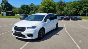 White Chrysler Pacifica 2022 in Klaipeda, with an engine capacity of 3.61 L and mileage of 184 thousand km for 18700 €, photo 9 on AUTOMOTO.COM.LV