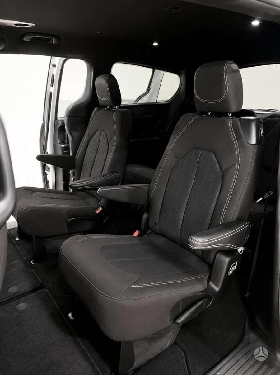 White Chrysler Pacifica 2022 in Klaipeda, with an engine capacity of 3.61 L and mileage of 184 thousand km for 18700 €, photo 20 on AUTOMOTO.COM.LV