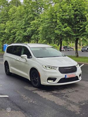 White Chrysler Pacifica 2022 in Plunge, with an engine capacity of 3.60 L and mileage of 50 thousand km for 23100 €, photo 9 on AUTOMOTO.COM.LV