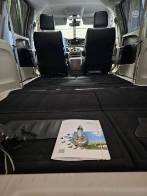 White Chrysler Pacifica 2022 in Plunge, with an engine capacity of 3.60 L and mileage of 50 thousand km for 23100 €, photo 14 on AUTOMOTO.COM.LV