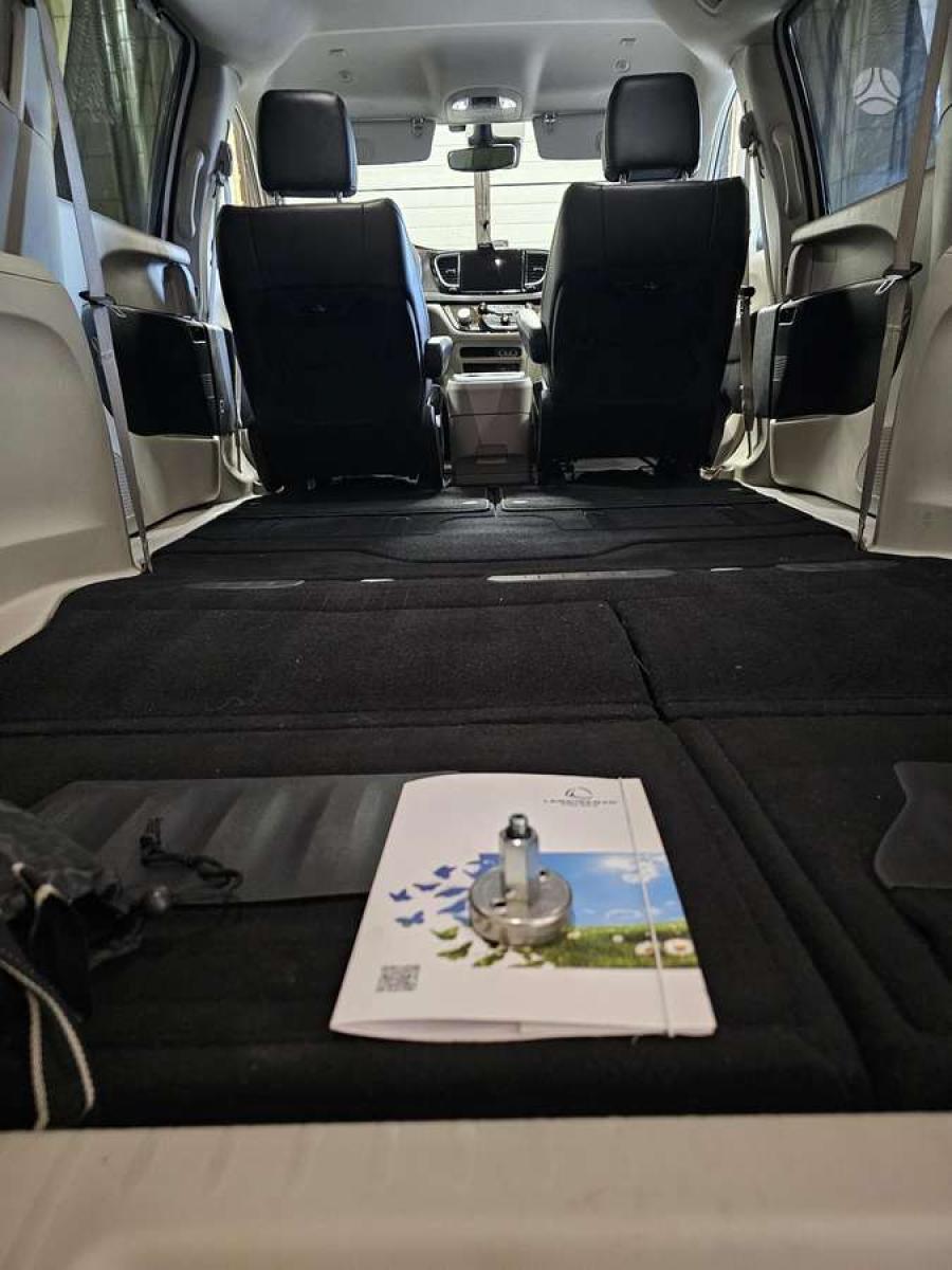 White Chrysler Pacifica 2022 in Plunge, with an engine capacity of 3.60 L and mileage of 50 thousand km for 23100 €, photo 14 on AUTOMOTO.COM.LV