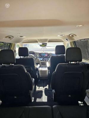 White Chrysler Pacifica 2022 in Plunge, with an engine capacity of 3.60 L and mileage of 50 thousand km for 23100 €, photo 20 on AUTOMOTO.COM.LV