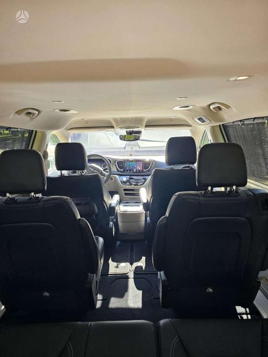 White Chrysler Pacifica 2022 in Plunge, with an engine capacity of 3.60 L and mileage of 50 thousand km for 23100 €, photo 20 on AUTOMOTO.COM.LV