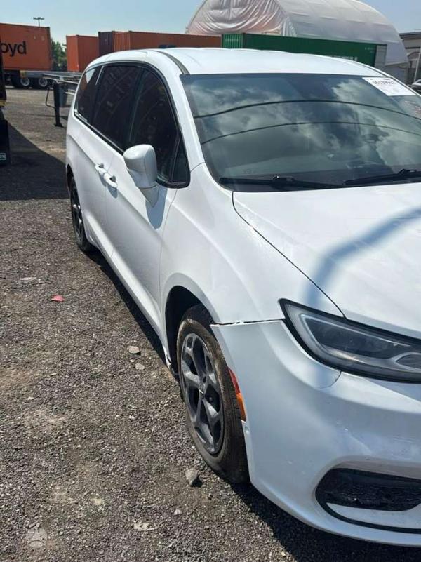 Balts Chrysler Pacifica 2022 Šauļi, ar dzinēja tilpumu 3.61 L un nobraukumu 167 tūkst. km par 17000 €, foto 2 vietnē AUTOMOTO.COM.LV