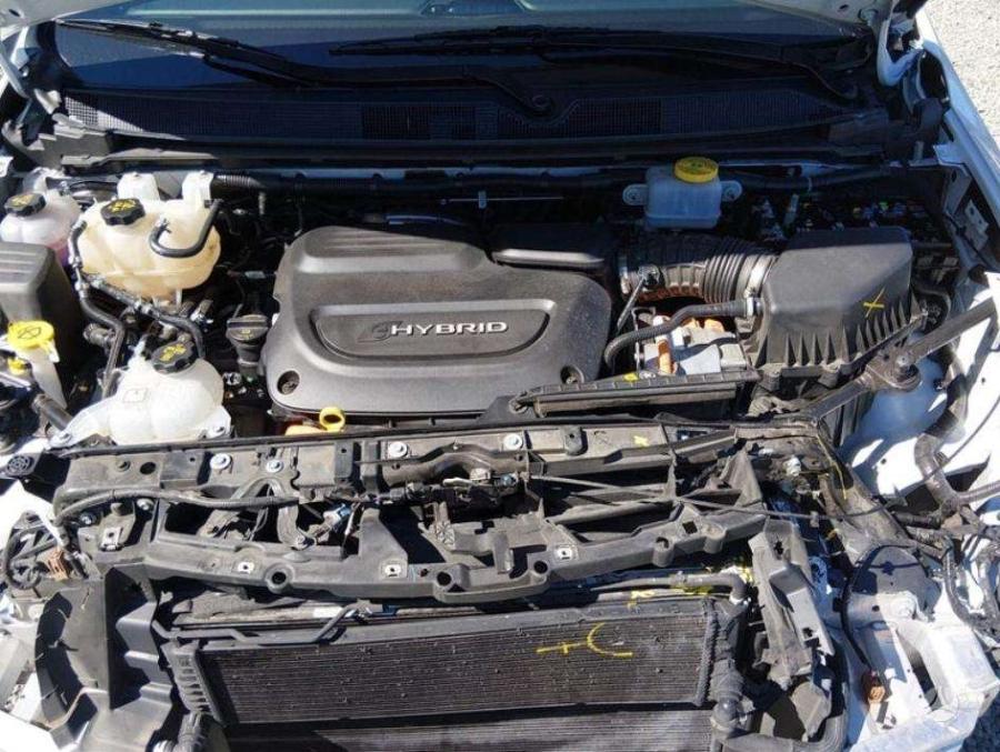 White Chrysler Pacifica 2022 in Kaunas, with an engine capacity of 3.61 L and mileage of 80 thousand km for 16456 €, photo 16 on AUTOMOTO.COM.LV