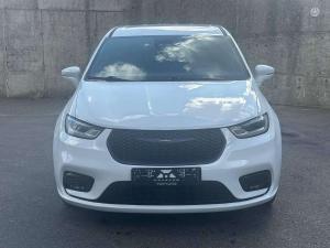 White Chrysler Pacifica 2022 in Klaipeda, with an engine capacity of 3.70 L and mileage of 35 thousand km for 19000 €, photo 8 on AUTOMOTO.COM.LV