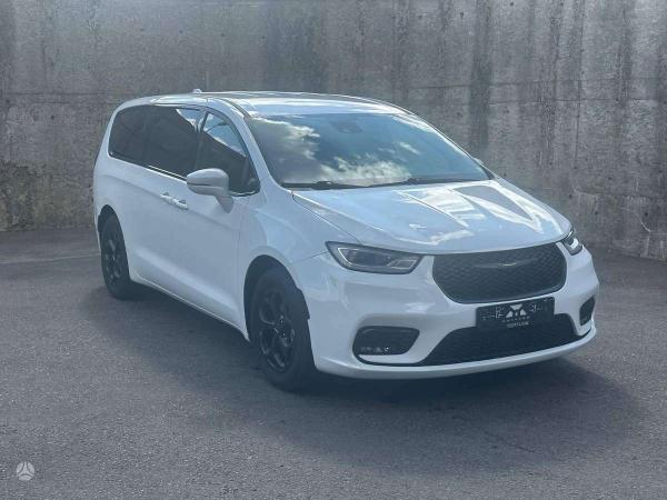 White Chrysler Pacifica 2022 in Klaipeda, with an engine capacity of 3.70 L and mileage of 35 thousand km for 19000 €, photo 10 on AUTOMOTO.COM.LV