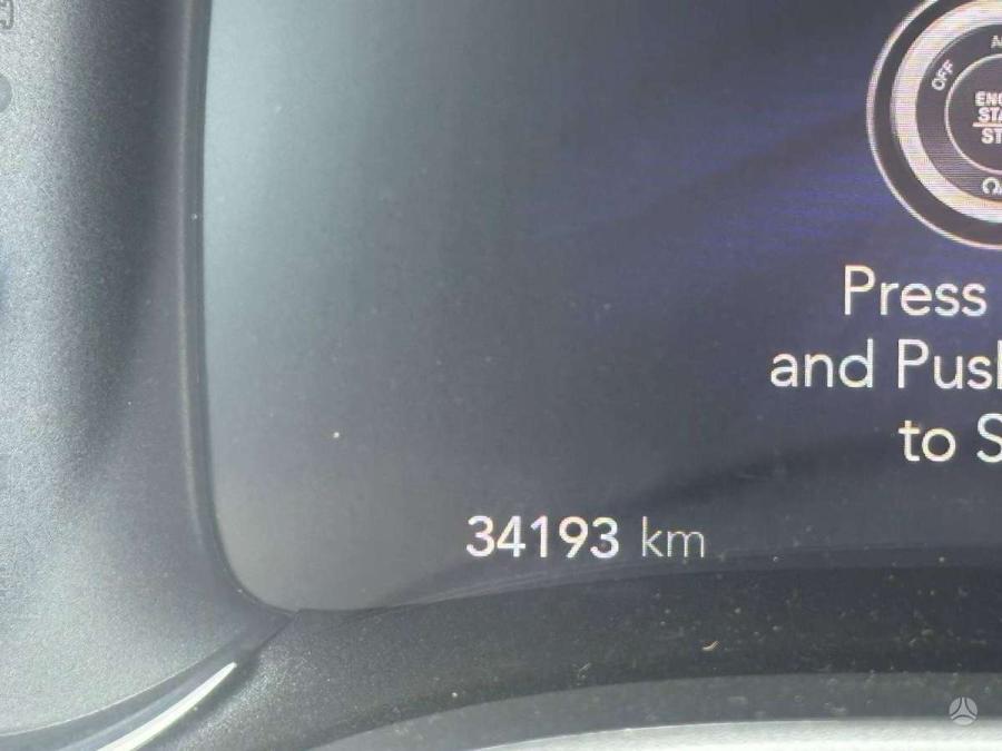 White Chrysler Pacifica 2022 in Klaipeda, with an engine capacity of 3.70 L and mileage of 35 thousand km for 19000 €, photo 14 on AUTOMOTO.COM.LV