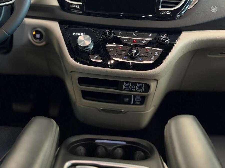 Balts Chrysler Pacifica 2022 Klaipėda, ar dzinēja tilpumu 3.61 L un nobraukumu 157 tūkst. km par 19900 €, foto 21 vietnē AUTOMOTO.COM.LV
