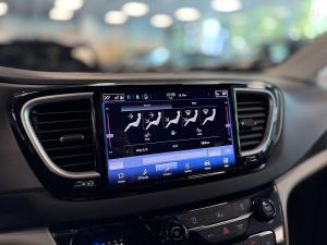 Balts Chrysler Pacifica 2022 Klaipėda, ar dzinēja tilpumu 3.61 L un nobraukumu 157 tūkst. km par 19900 €, foto 22 vietnē AUTOMOTO.COM.LV