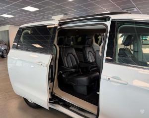 Balts Chrysler Pacifica 2022 Klaipėda, ar dzinēja tilpumu 3.61 L un nobraukumu 157 tūkst. km par 19900 €, foto 33 vietnē AUTOMOTO.COM.LV