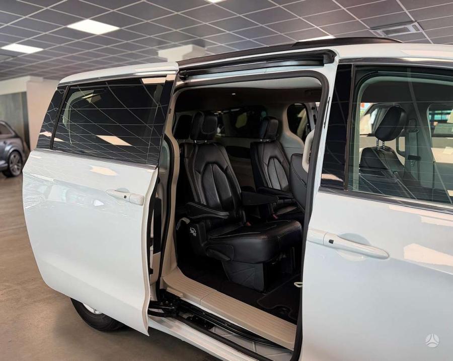 Balts Chrysler Pacifica 2022 Klaipėda, ar dzinēja tilpumu 3.61 L un nobraukumu 157 tūkst. km par 19900 €, foto 33 vietnē AUTOMOTO.COM.LV