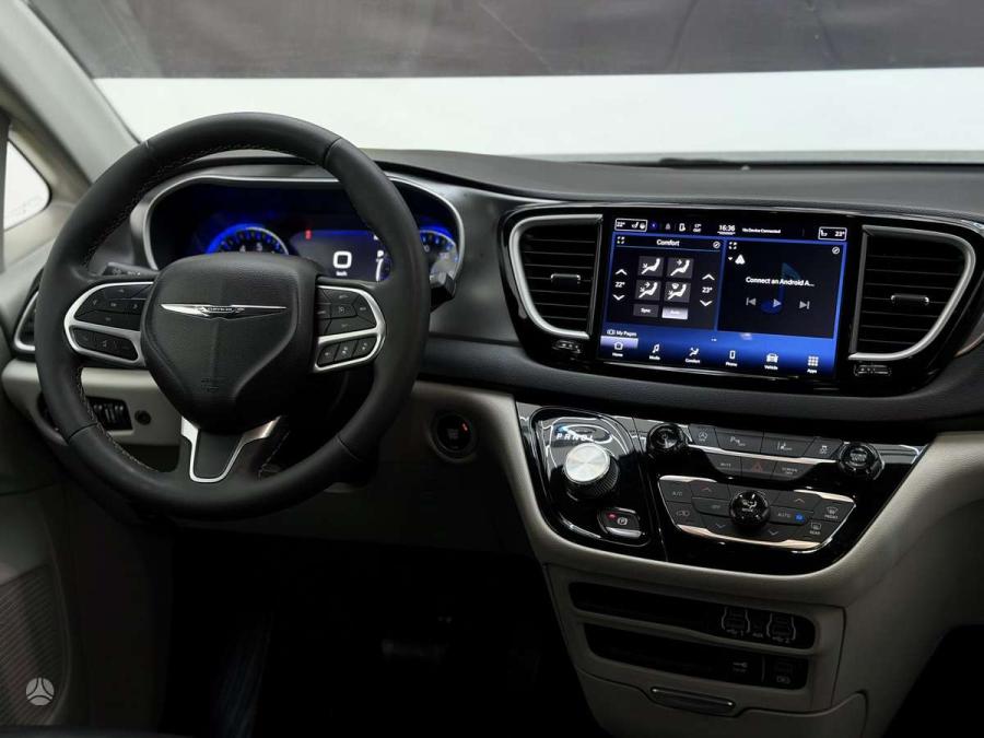 White Chrysler Pacifica 2022 in Vilnius, with an engine capacity of 3.60 L and mileage of 50 thousand km for 25990 €, photo 21 on AUTOMOTO.COM.LV