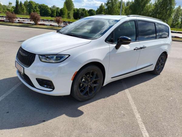 Balts Chrysler Pacifica 2023 Mažeikiai, ar dzinēja tilpumu 3.60 L un nobraukumu 21 tūkst. km par 27777 €, foto 2 vietnē AUTOMOTO.COM.LV