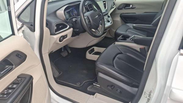 Balts Chrysler Pacifica 2023 Šauļi, ar dzinēja tilpumu 3.61 L un nobraukumu 125 tūkst. km par 22600 €, foto 5 vietnē AUTOMOTO.COM.LV