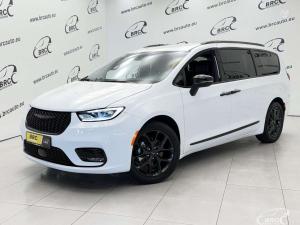 White Chrysler Pacifica 2023 in Vilnius, with an engine capacity of 3.60 L and mileage of 22 thousand km for 27900 €, photo 1 on AUTOMOTO.COM.LV