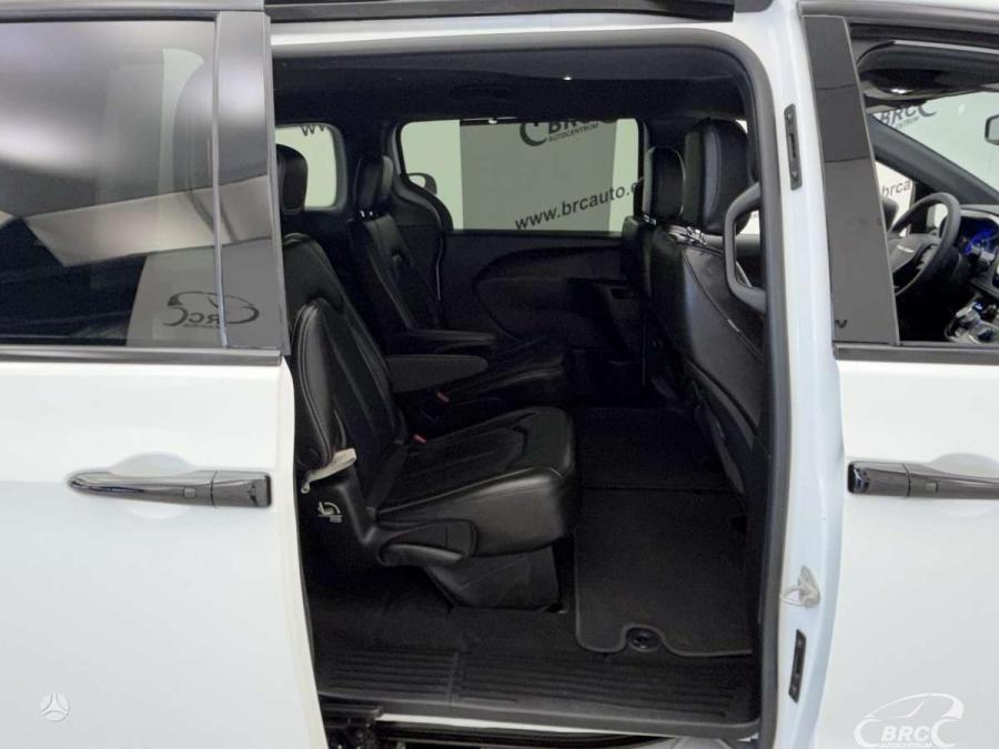 White Chrysler Pacifica 2023 in Vilnius, with an engine capacity of 3.60 L and mileage of 22 thousand km for 27900 €, photo 14 on AUTOMOTO.COM.LV