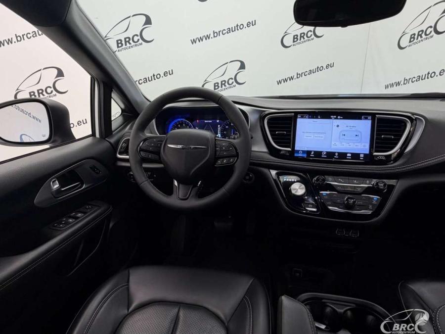 White Chrysler Pacifica 2023 in Vilnius, with an engine capacity of 3.60 L and mileage of 22 thousand km for 27900 €, photo 19 on AUTOMOTO.COM.LV
