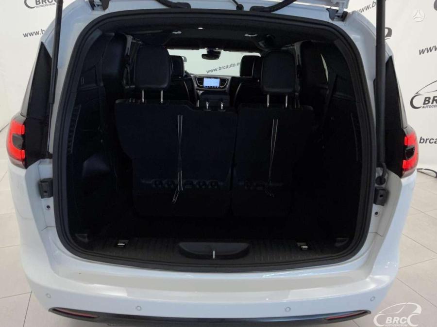White Chrysler Pacifica 2023 in Vilnius, with an engine capacity of 3.60 L and mileage of 22 thousand km for 27900 €, photo 24 on AUTOMOTO.COM.LV