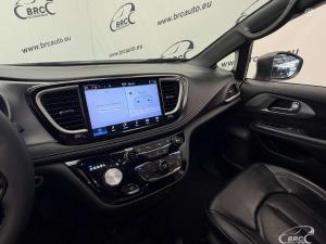 White Chrysler Pacifica 2023 in Vilnius, with an engine capacity of 3.60 L and mileage of 22 thousand km for 27900 €, photo 32 on AUTOMOTO.COM.LV