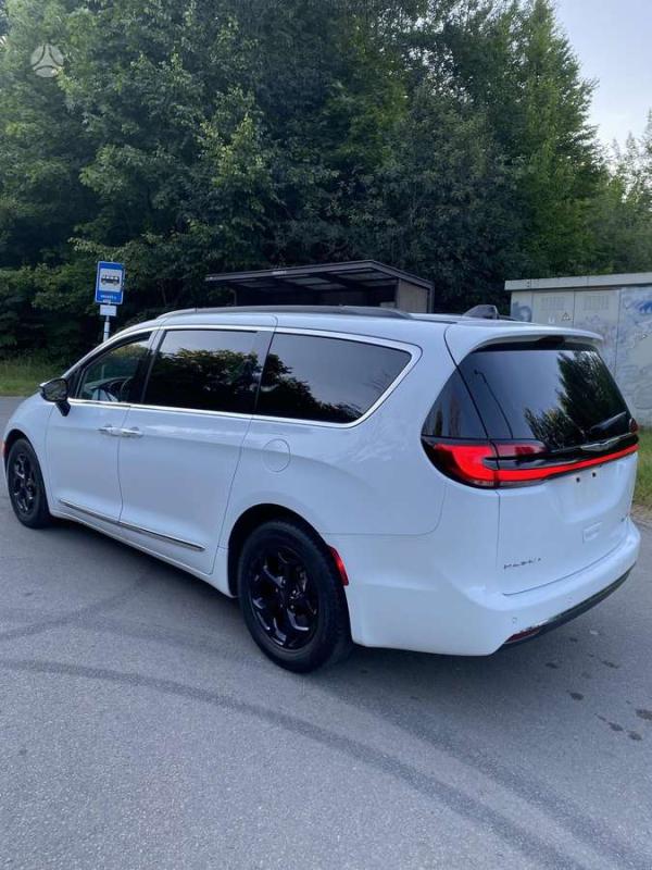Balts Chrysler Pacifica 2023 Kauņa, ar dzinēja tilpumu 3.61 L un nobraukumu 132 tūkst. km par 23900 €, foto 4 vietnē AUTOMOTO.COM.LV