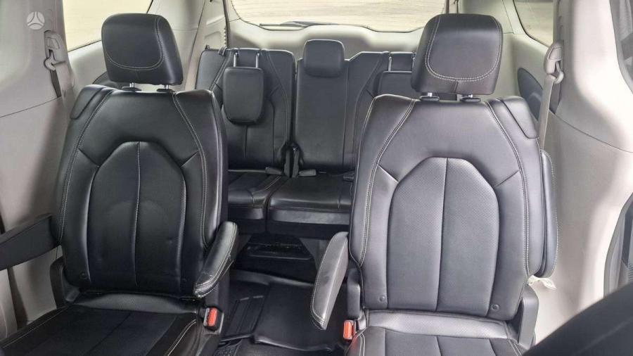 Balts Chrysler Pacifica 2023 Šauļi, ar dzinēja tilpumu 3.61 L un nobraukumu 125 tūkst. km par 21900 €, foto 13 vietnē AUTOMOTO.COM.LV