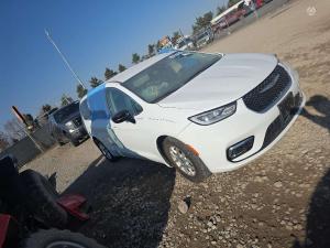 White Chrysler Pacifica 2024 in Ukmerge, with an engine capacity of 3.60 L and mileage of 24 thousand km for 16450 €, photo 8 on AUTOMOTO.COM.LV