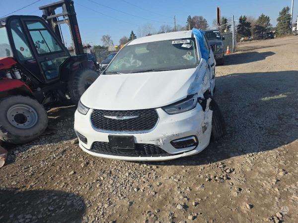 Balts Chrysler Pacifica 2024 Ukmergė, ar dzinēja tilpumu 3.60 L un nobraukumu 24 tūkst. km par 16450 €, foto 9 vietnē AUTOMOTO.COM.LV