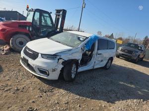 White Chrysler Pacifica 2024 in Ukmerge, with an engine capacity of 3.60 L and mileage of 24 thousand km for 16450 €, photo 10 on AUTOMOTO.COM.LV