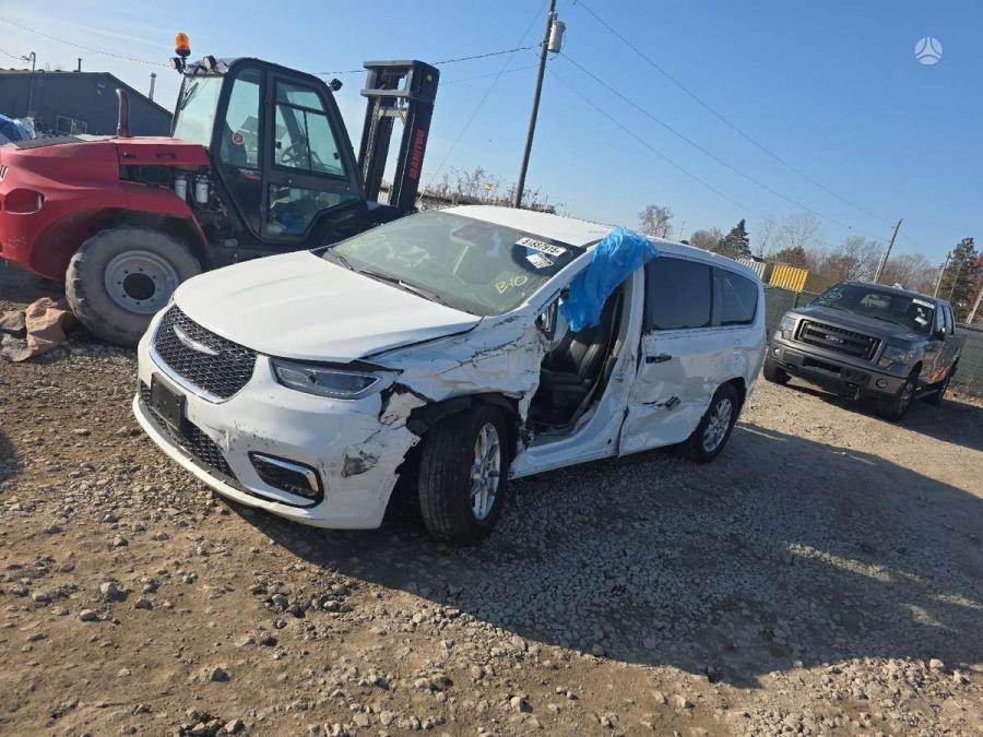 White Chrysler Pacifica 2024 in Ukmerge, with an engine capacity of 3.60 L and mileage of 24 thousand km for 16450 €, photo 10 on AUTOMOTO.COM.LV