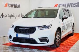 White Chrysler Pacifica 2024 in Riga, with an engine capacity of 3.60 L and mileage of 38 thousand km for 54900 €, photo  on AUTOMOTO.COM.LV