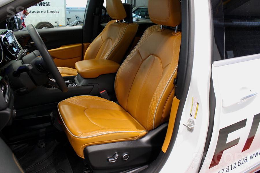 White Chrysler Pacifica 2024 in Riga, with an engine capacity of 3.60 L and mileage of 38 thousand km for 54900 €, photo 15 on AUTOMOTO.COM.LV