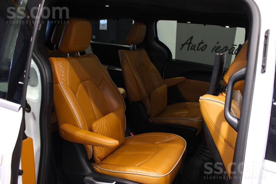 White Chrysler Pacifica 2024 in Riga, with an engine capacity of 3.60 L and mileage of 38 thousand km for 54900 €, photo 31 on AUTOMOTO.COM.LV