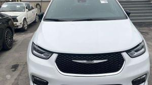 White Chrysler Pacifica 2026 in Kaunas, with an engine capacity of 3.61 L and mileage of 34 thousand km for 16500 €, photo 4 on AUTOMOTO.COM.LV