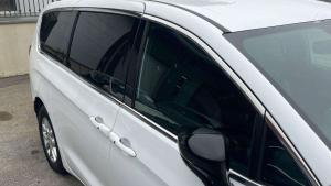 White Chrysler Pacifica 2026 in Kaunas, with an engine capacity of 3.61 L and mileage of 34 thousand km for 16500 €, photo 5 on AUTOMOTO.COM.LV