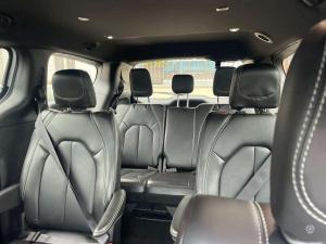 White Chrysler Pacifica 2026 in Kaunas, with an engine capacity of 3.61 L and mileage of 34 thousand km for 16500 €, photo 7 on AUTOMOTO.COM.LV