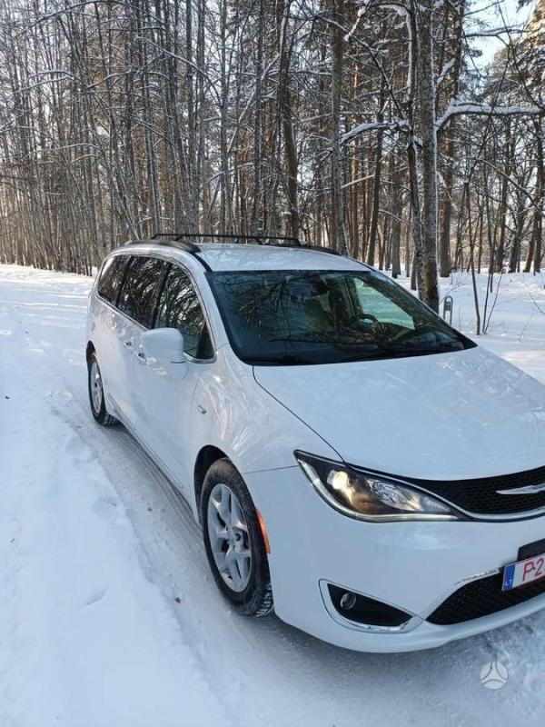Balts Chrysler Pacifica 2017 Viļņa, ar dzinēja tilpumu 3.60 L un nobraukumu 180 tūkst. km par 14702 €, foto 3 vietnē AUTOMOTO.COM.LV